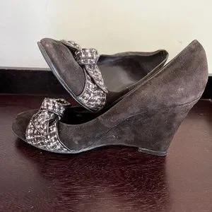 kisses | Shoes | Brown Suede Pumps With Bow On Front Wedge Heal Size 8 ...